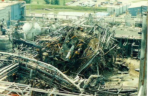 “Shell Plant Explodes”1994: Belpre, Ohio | The Pop History Dig