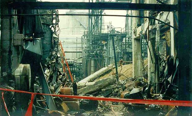“Shell Plant Explodes”1994: Belpre, Ohio | The Pop History Dig